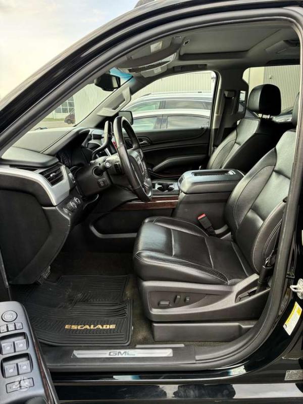 Melns GMC Yukon 2017 Viļņa, ar dzinēja tilpumu 5.30 L un nobraukumu 265 tūkst. km par 18000 €, foto 10 vietnē AUTOMOTO.COM.LV