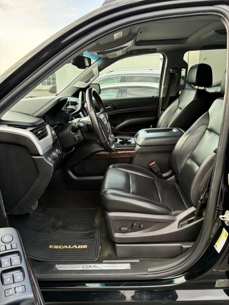 Melns GMC Yukon 2017 Viļņa, ar dzinēja tilpumu 5.30 L un nobraukumu 265 tūkst. km par 18000 €, foto 11 vietnē AUTOMOTO.COM.LV