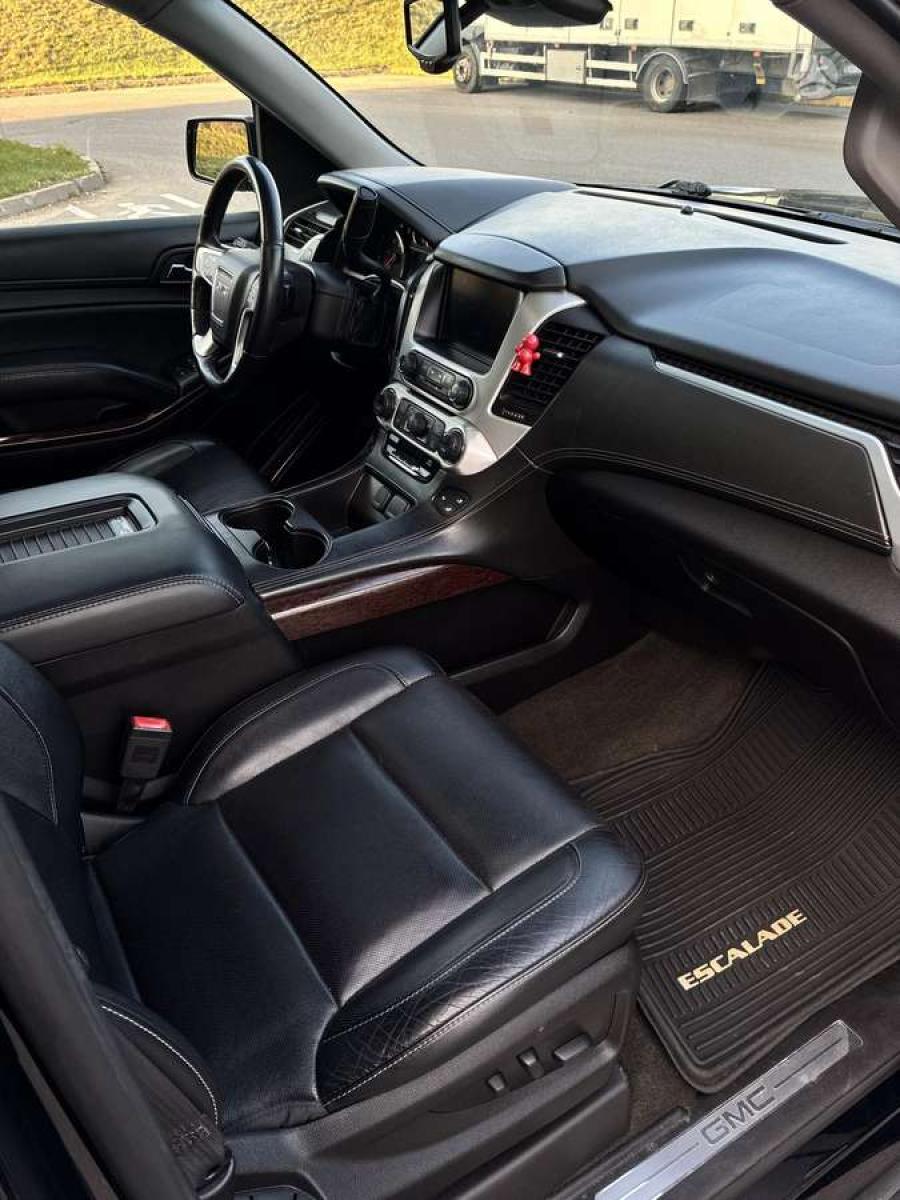 Melns GMC Yukon 2017 Viļņa, ar dzinēja tilpumu 5.30 L un nobraukumu 265 tūkst. km par 18000 €, foto 13 vietnē AUTOMOTO.COM.LV