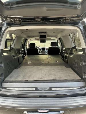 Melns GMC Yukon 2017 Viļņa, ar dzinēja tilpumu 5.30 L un nobraukumu 265 tūkst. km par 18000 €, foto 27 vietnē AUTOMOTO.COM.LV