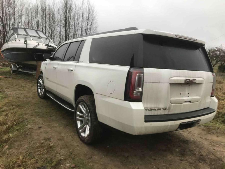 Balts GMC Yukon 2016 Šilalė, ar dzinēja tilpumu 5.30 L un nobraukumu 180 tūkst. km par 8000 €, foto 12 vietnē AUTOMOTO.COM.LV