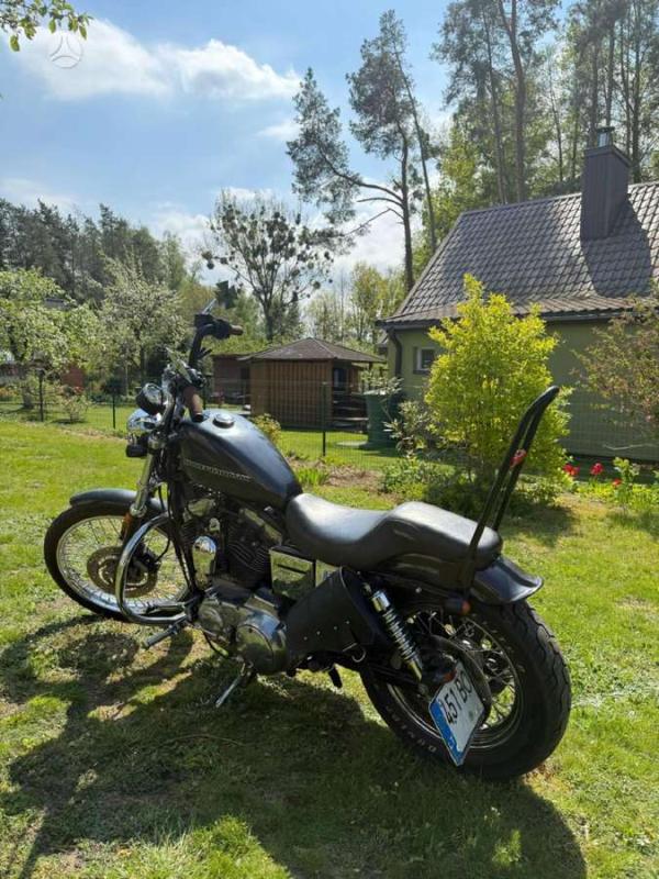 Black Harley-Davidson 883 2001 in Kaunas, with an engine capacity of 0.80 L and mileage of 15 thousand km for 4650 €, photo 2 on AUTOMOTO.COM.LV