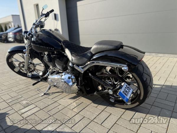 Melns Harley-Davidson Breakout 2014 Tallina, ar dzinēja tilpumu 1.69 L un nobraukumu 26 tūkst. km par 19900 €, foto 2 vietnē AUTOMOTO.COM.LV