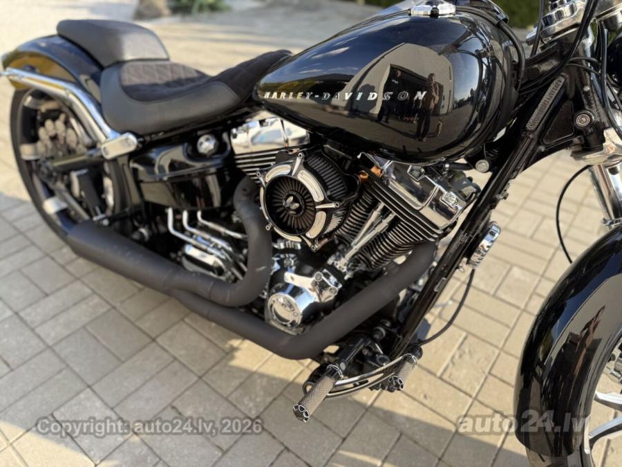 Melns Harley-Davidson Breakout 2014 Tallina, ar dzinēja tilpumu 1.69 L un nobraukumu 26 tūkst. km par 19900 €, foto 3 vietnē AUTOMOTO.COM.LV