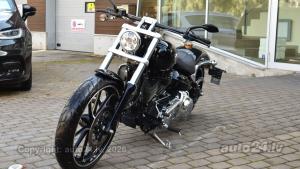 Black Harley-Davidson Breakout 2016 in Tallinn, with an engine capacity of 1.69 L and mileage of 8 thousand km for 15400 €, photo 3 on AUTOMOTO.COM.LV