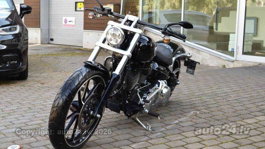 Black Harley-Davidson Breakout 2016 in Tallinn, with an engine capacity of 1.69 L and mileage of 8 thousand km for 15400 €, photo 3 on AUTOMOTO.COM.LV