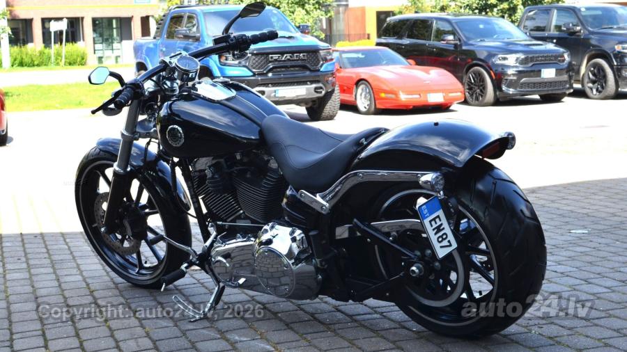 Black Harley-Davidson Breakout 2016 in Tallinn, with an engine capacity of 1.69 L and mileage of 8 thousand km for 15400 €, photo 4 on AUTOMOTO.COM.LV