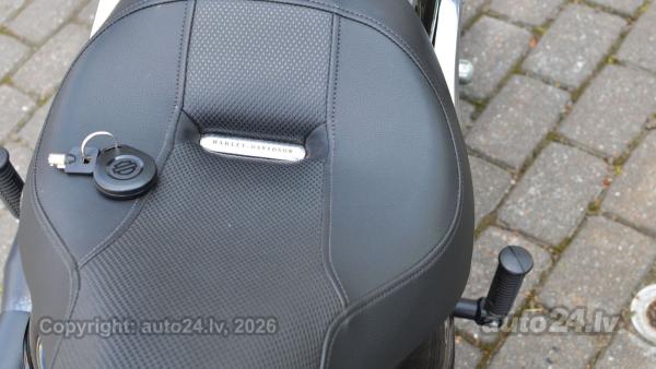 Black Harley-Davidson Breakout 2016 in Tallinn, with an engine capacity of 1.69 L and mileage of 8 thousand km for 15400 €, photo 6 on AUTOMOTO.COM.LV