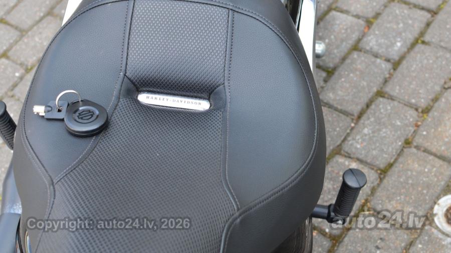 Black Harley-Davidson Breakout 2016 in Tallinn, with an engine capacity of 1.69 L and mileage of 8 thousand km for 15400 €, photo 7 on AUTOMOTO.COM.LV