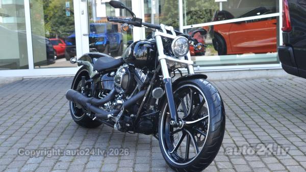 Black Harley-Davidson Breakout 2016 in Tallinn, with an engine capacity of 1.69 L and mileage of 8 thousand km for 15400 €, photo 8 on AUTOMOTO.COM.LV