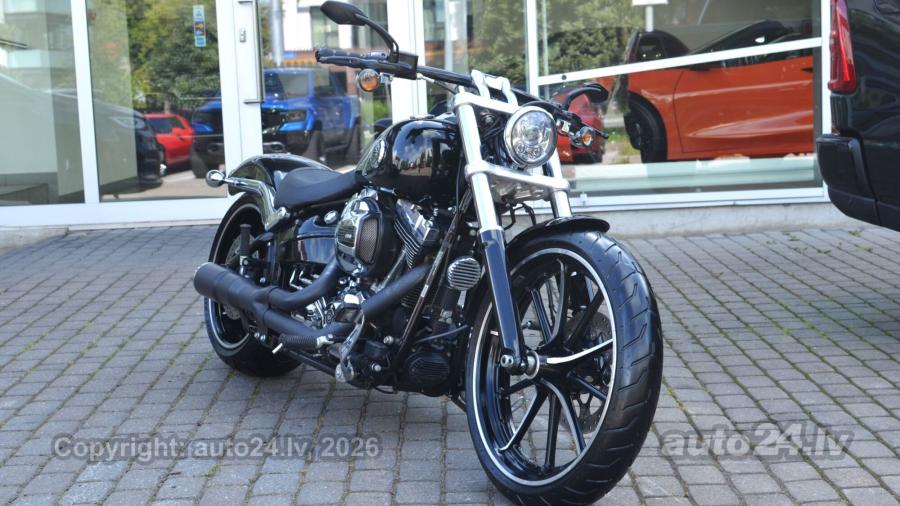 Black Harley-Davidson Breakout 2016 in Tallinn, with an engine capacity of 1.69 L and mileage of 8 thousand km for 15400 €, photo 9 on AUTOMOTO.COM.LV