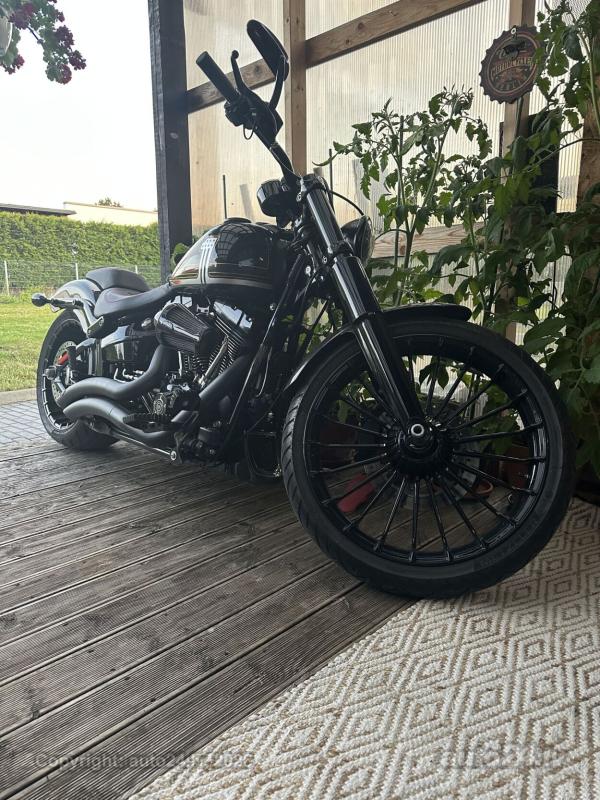 Black Harley-Davidson Breakout 2017 in Tallinn, with an engine capacity of 1.69 L and mileage of 21 thousand km for 20500 €, photo 3 on AUTOMOTO.COM.LV