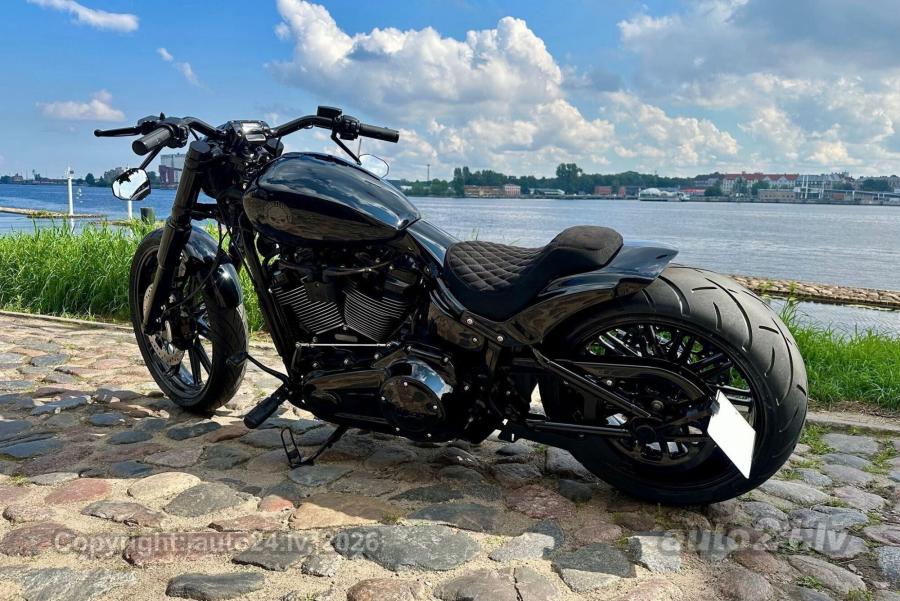 Melns Harley-Davidson Breakout 2018 Rīga, ar dzinēja tilpumu 1.92 L un nobraukumu 9 tūkst. km par 23500 €, foto 4 vietnē AUTOMOTO.COM.LV