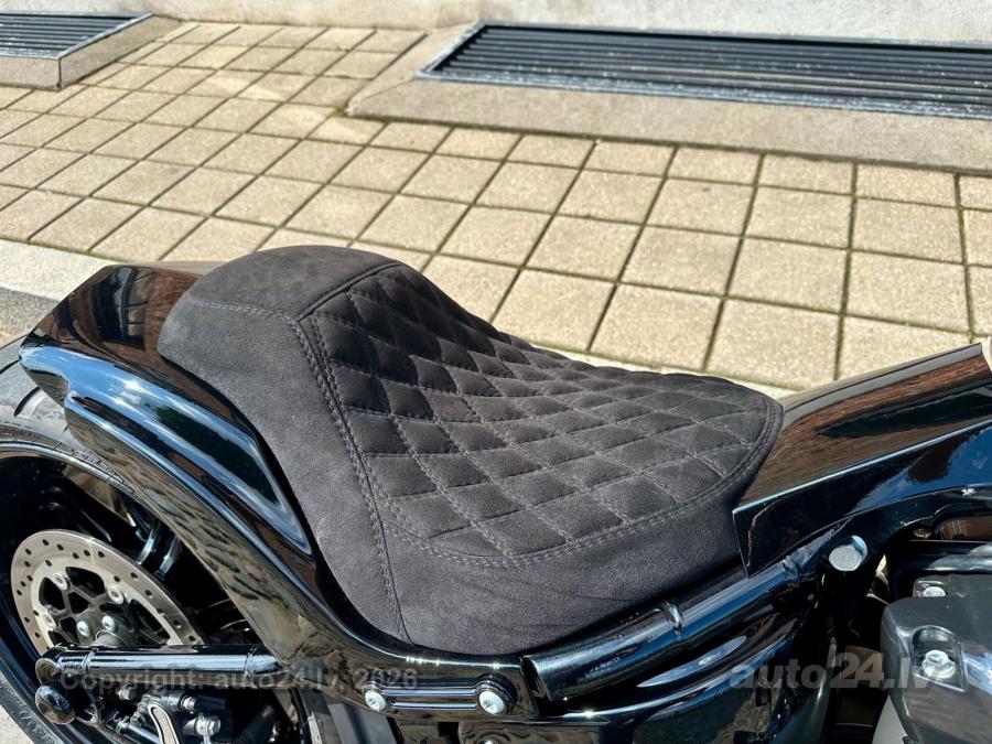 Melns Harley-Davidson Breakout 2018 Rīga, ar dzinēja tilpumu 1.92 L un nobraukumu 9 tūkst. km par 23500 €, foto 9 vietnē AUTOMOTO.COM.LV