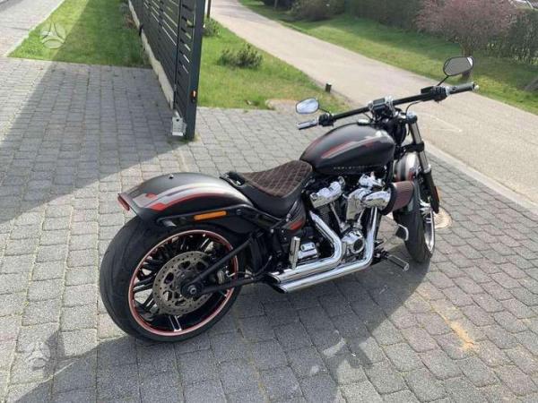 Black Harley-Davidson Breakout 2019 in Kaunas, with an engine capacity of 1.90 L and mileage of 8 thousand km for 18500 €, photo 3 on AUTOMOTO.COM.LV