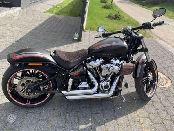 Black Harley-Davidson Breakout 2019 in Kaunas, with an engine capacity of 1.90 L and mileage of 8 thousand km for 18500 €, photo 4 on AUTOMOTO.COM.LV
