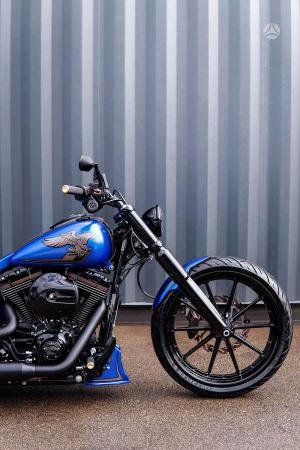 Blue Harley-Davidson Breakout 2016 in Kaunas, with an engine capacity of 1.69 L and mileage of 39 thousand km for 18200 €, photo  on AUTOMOTO.COM.LV