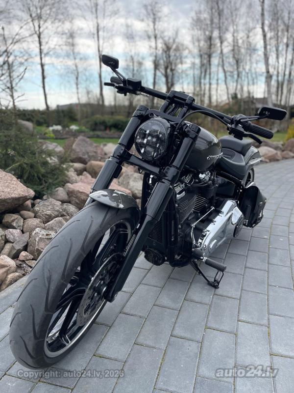 Pelēks Harley-Davidson Breakout 2019 Tartu, ar dzinēja tilpumu 1.87 L un nobraukumu 11 tūkst. km par 23499 €, foto 10 vietnē AUTOMOTO.COM.LV