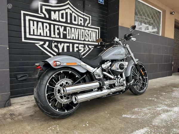 Grey Harley-Davidson Breakout 2025 in Vilnius, with an engine capacity of 1.92 L and mileage of 0 thousand km for 29960 €, photo 4 on AUTOMOTO.COM.LV