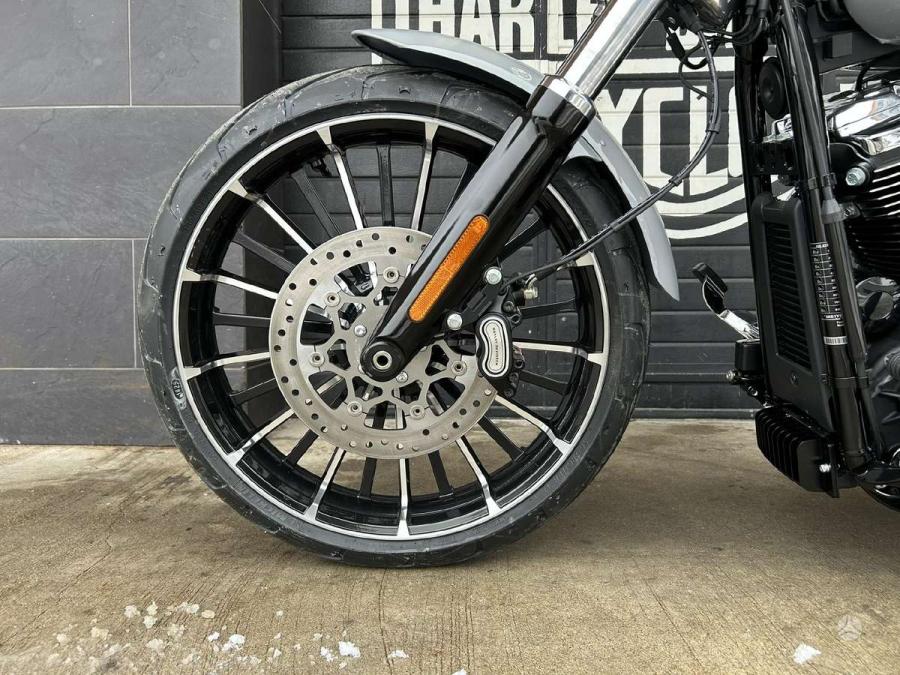 Grey Harley-Davidson Breakout 2025 in Vilnius, with an engine capacity of 1.92 L and mileage of 0 thousand km for 29960 €, photo 11 on AUTOMOTO.COM.LV