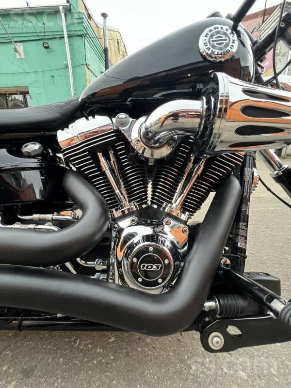 Harley-Davidson Breakout 2014 Rīga, ar dzinēja tilpumu 1.70 L un nobraukumu 0 tūkst. km par 17777 €, foto 4 vietnē AUTOMOTO.COM.LV