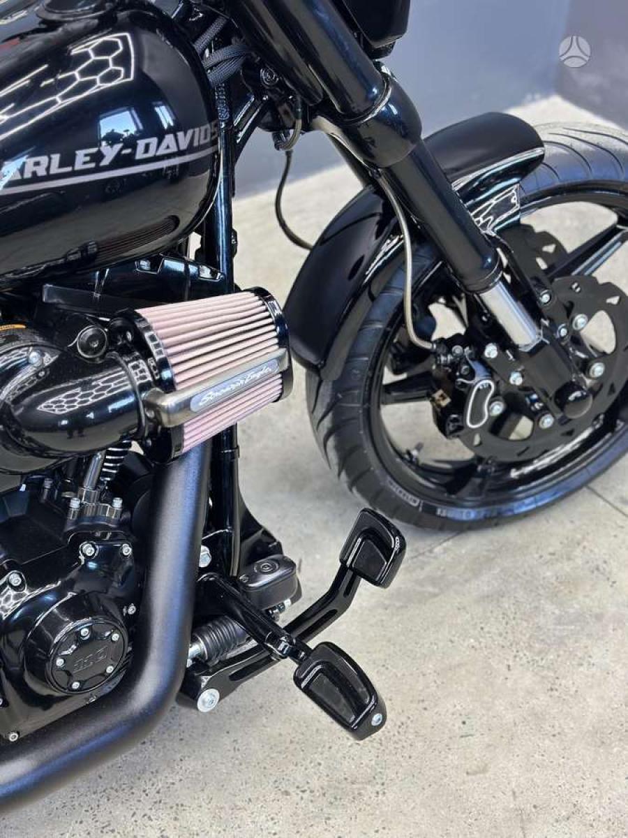 Harley-Davidson Breakout 2017 Kauņa, ar dzinēja tilpumu 1.80 L un nobraukumu 9 tūkst. km par 18500 €, foto 13 vietnē AUTOMOTO.COM.LV