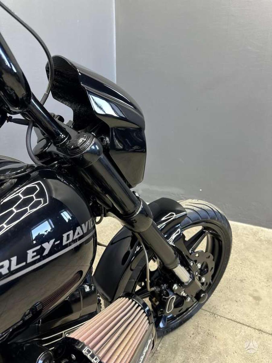 Harley-Davidson Breakout 2017 Kauņa, ar dzinēja tilpumu 1.80 L un nobraukumu 9 tūkst. km par 18500 €, foto 14 vietnē AUTOMOTO.COM.LV