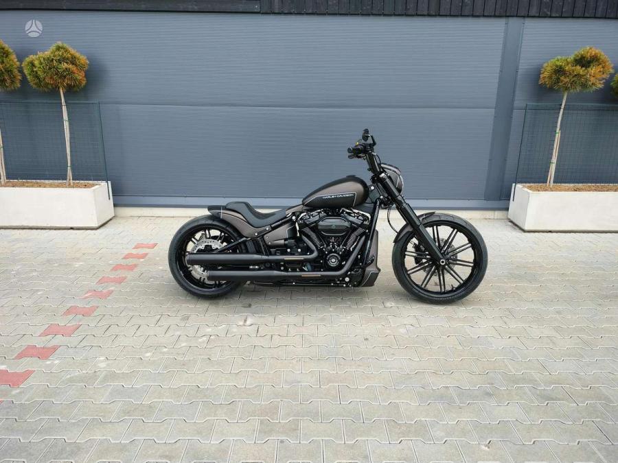 Harley-Davidson Breakout 2018 in Siauliai, with an engine capacity of 17.50 L and mileage of 13 thousand km for 17600 €, photo 1 on AUTOMOTO.COM.LV