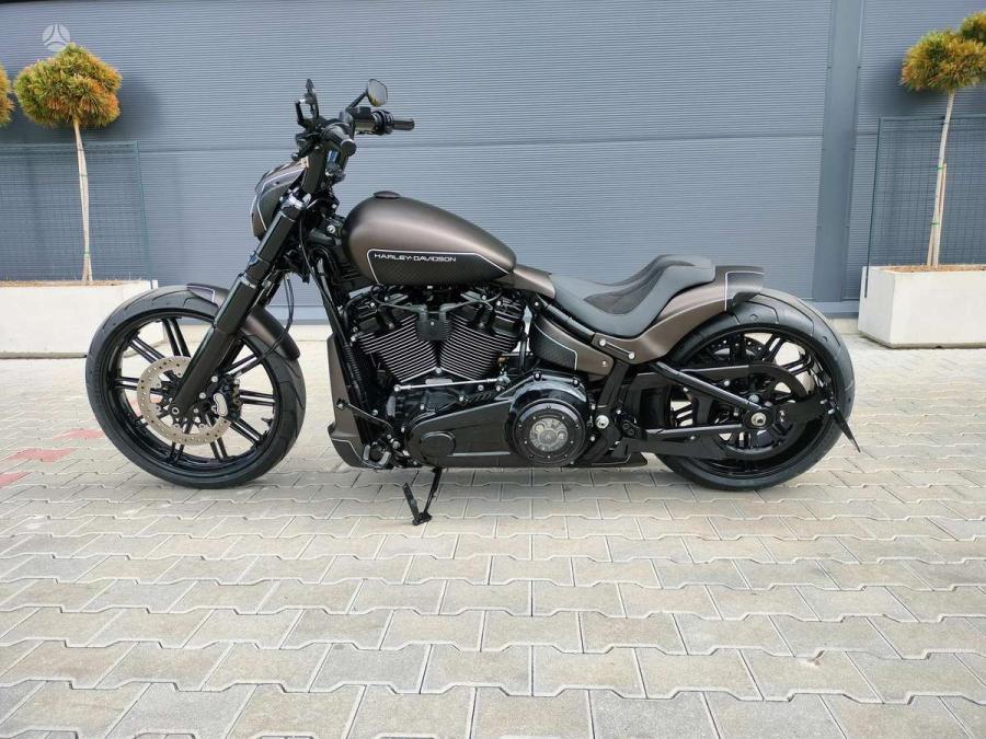 Harley-Davidson Breakout 2018 in Siauliai, with an engine capacity of 17.50 L and mileage of 13 thousand km for 17600 €, photo 3 on AUTOMOTO.COM.LV