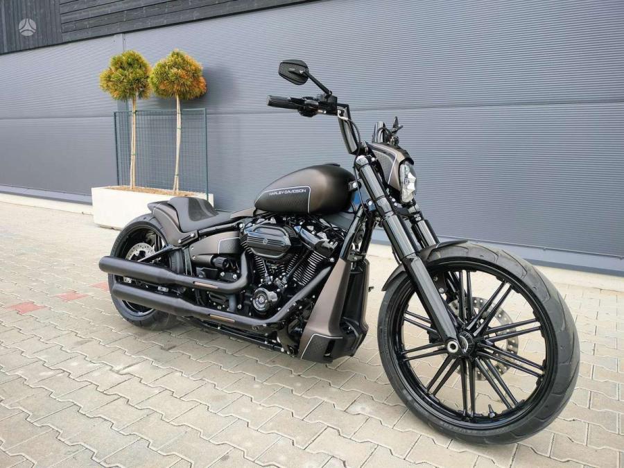 Harley-Davidson Breakout 2018 in Siauliai, with an engine capacity of 17.50 L and mileage of 13 thousand km for 17600 €, photo 4 on AUTOMOTO.COM.LV