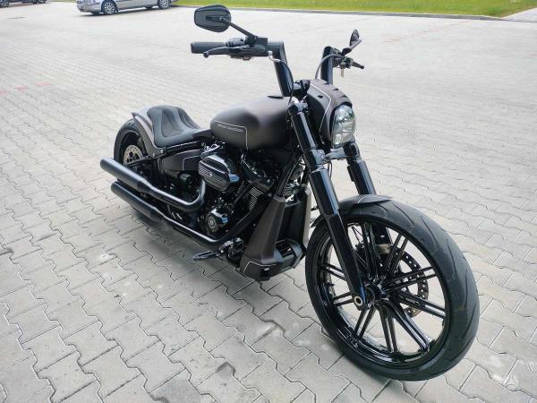 Harley-Davidson Breakout 2018 Šauļi, ar dzinēja tilpumu 17.50 L un nobraukumu 13 tūkst. km par 17600 €, foto 5 vietnē AUTOMOTO.COM.LV