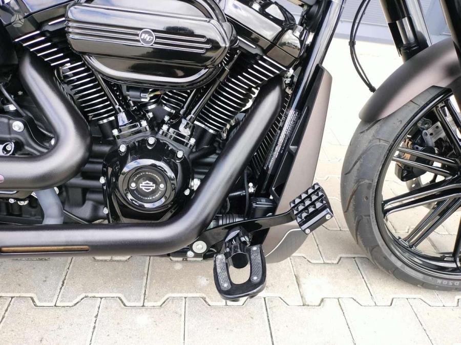 Harley-Davidson Breakout 2018 in Siauliai, with an engine capacity of 17.50 L and mileage of 13 thousand km for 17600 €, photo 12 on AUTOMOTO.COM.LV