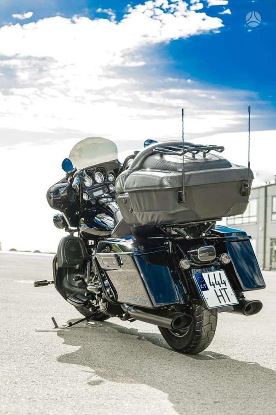 Black Harley-Davidson CVO 2007 in Klaipeda, with an engine capacity of 1.80 L and mileage of 31 thousand km for 14000 €, photo 3 on AUTOMOTO.COM.LV