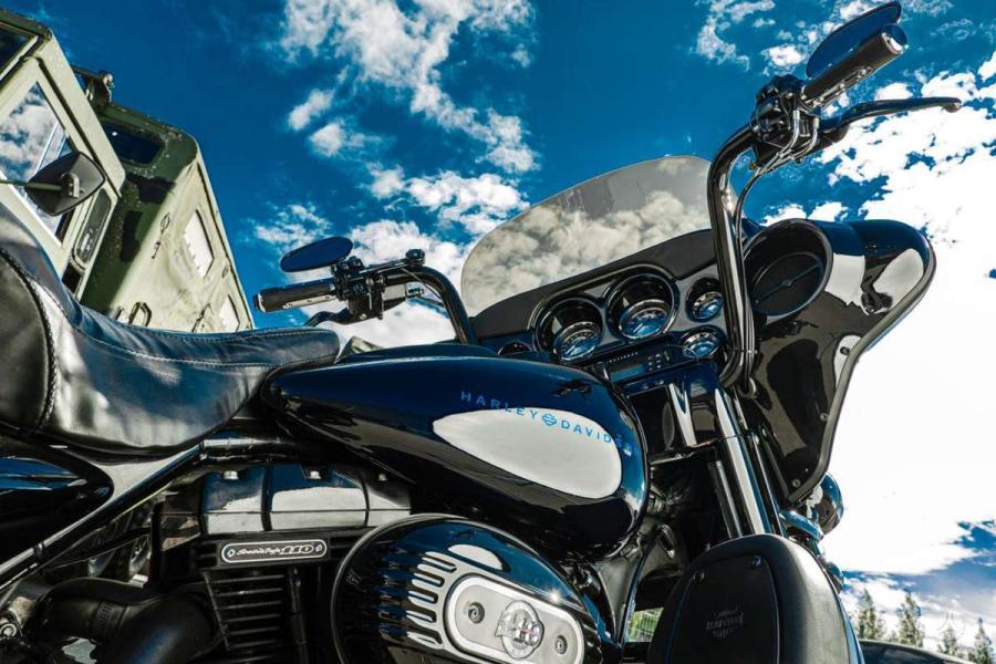 Black Harley-Davidson CVO 2007 in Klaipeda, with an engine capacity of 1.80 L and mileage of 31 thousand km for 14000 €, photo 9 on AUTOMOTO.COM.LV