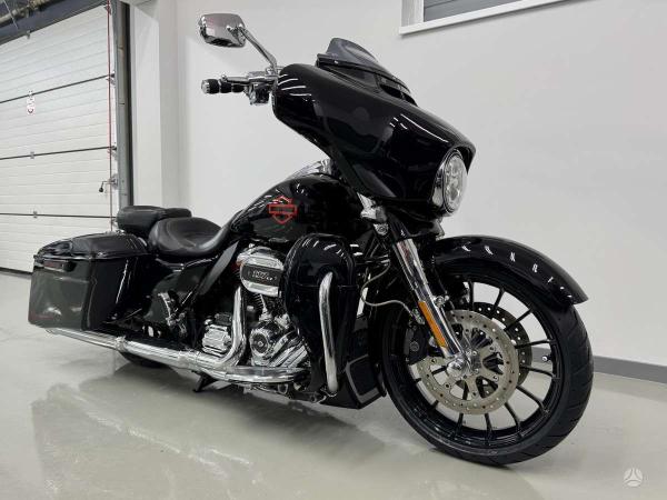 Melns Harley-Davidson CVO 2018 Kauņa, ar dzinēja tilpumu 1.92 L un nobraukumu 37 tūkst. km par 17600 €, foto 1 vietnē AUTOMOTO.COM.LV