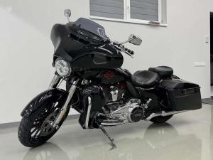 Black Harley-Davidson CVO 2018 in Kaunas, with an engine capacity of 1.92 L and mileage of 37 thousand km for 17600 €, photo 3 on AUTOMOTO.COM.LV