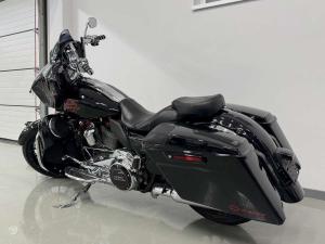 Black Harley-Davidson CVO 2018 in Kaunas, with an engine capacity of 1.92 L and mileage of 37 thousand km for 17600 €, photo 4 on AUTOMOTO.COM.LV