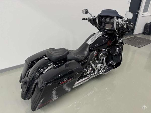 Melns Harley-Davidson CVO 2018 Kauņa, ar dzinēja tilpumu 1.92 L un nobraukumu 37 tūkst. km par 17600 €, foto 5 vietnē AUTOMOTO.COM.LV