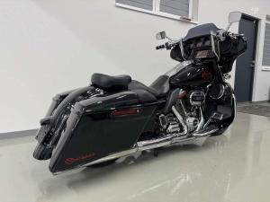 Black Harley-Davidson CVO 2018 in Kaunas, with an engine capacity of 1.92 L and mileage of 37 thousand km for 17600 €, photo 6 on AUTOMOTO.COM.LV