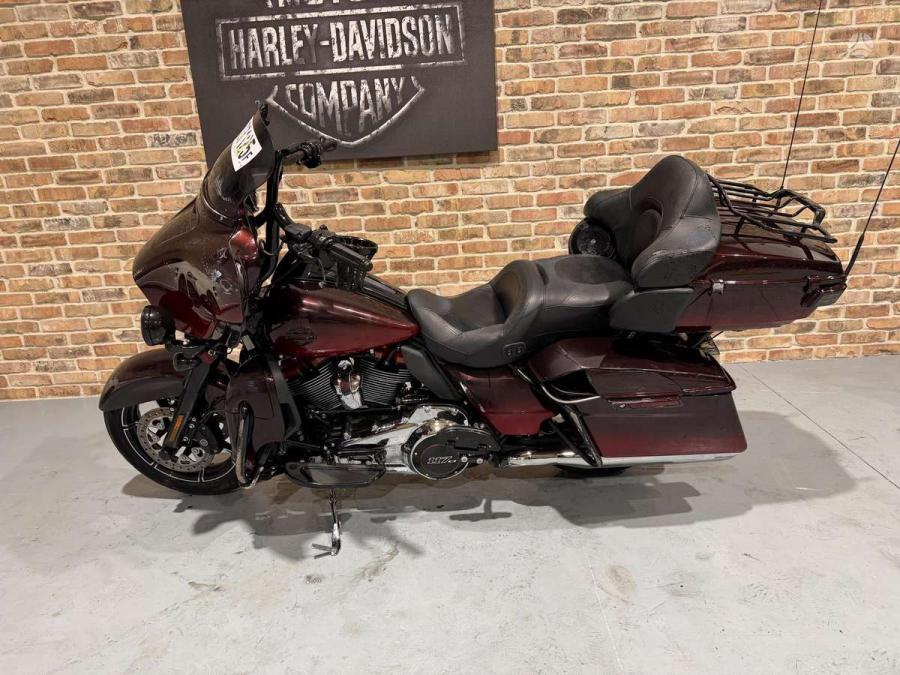 Harley-Davidson CVO 2018 in Kaunas, with an engine capacity of 1.92 L and mileage of 46 thousand km for 10999 €, photo 3 on AUTOMOTO.COM.LV