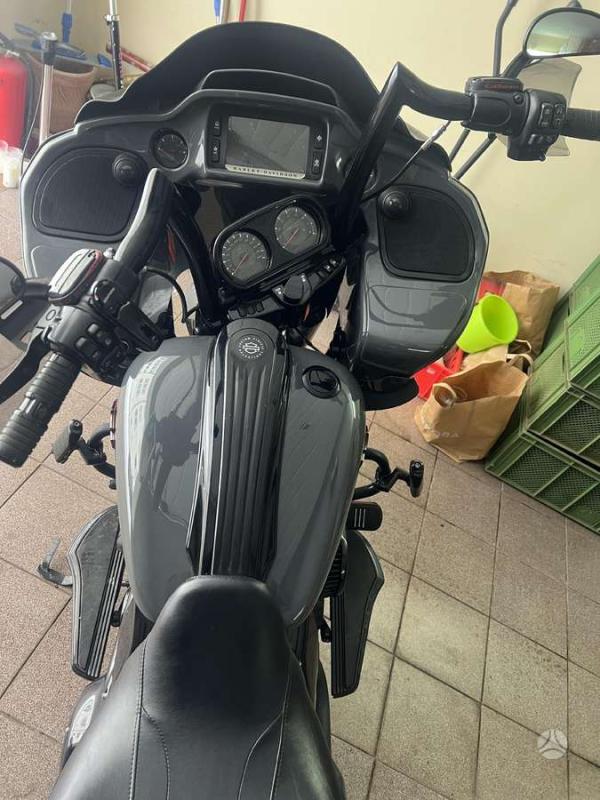 Harley-Davidson CVO 2018 in Klaipeda, with an engine capacity of 1.92 L and mileage of 21 thousand km for 19500 €, photo 8 on AUTOMOTO.COM.LV