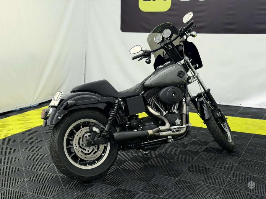 Black Harley-Davidson Dyna Street Bob 2004 in Vilnius, with an engine capacity of 1.45 L and mileage of 48 thousand km for 8900 €, photo 4 on AUTOMOTO.COM.LV