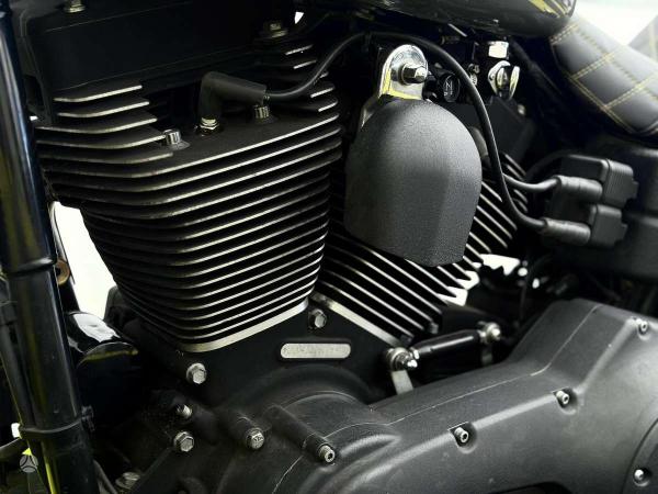 Melns Harley-Davidson Dyna Street Bob 2004 Viļņa, ar dzinēja tilpumu 1.45 L un nobraukumu 48 tūkst. km par 8900 €, foto 8 vietnē AUTOMOTO.COM.LV