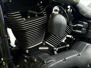 Black Harley-Davidson Dyna Street Bob 2004 in Vilnius, with an engine capacity of 1.45 L and mileage of 48 thousand km for 8900 €, photo 9 on AUTOMOTO.COM.LV