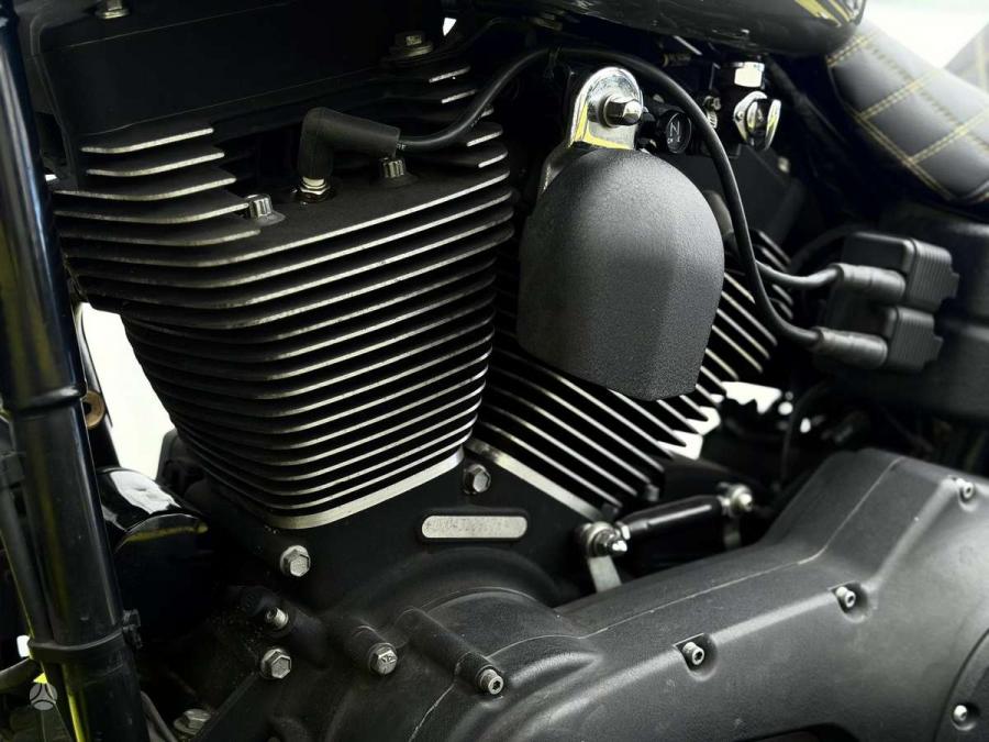 Black Harley-Davidson Dyna Street Bob 2004 in Vilnius, with an engine capacity of 1.45 L and mileage of 48 thousand km for 8900 €, photo 9 on AUTOMOTO.COM.LV
