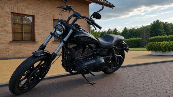 Black Harley-Davidson Dyna Street Bob 2007 in Siauliai, with an engine capacity of 1.60 L and mileage of 11 thousand km for 6900 €, photo 1 on AUTOMOTO.COM.LV