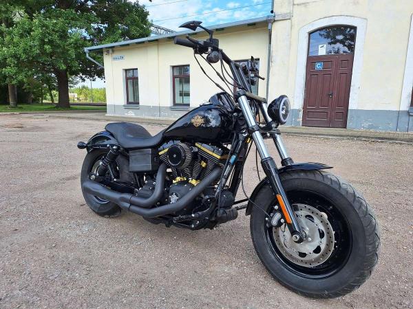 Black Harley-Davidson Dyna Street Bob 2010 in Radviliskis, with an engine capacity of 1.69 L and mileage of 7 thousand km for 7000 €, photo 1 on AUTOMOTO.COM.LV