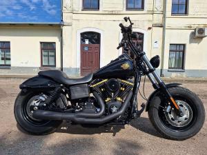 Black Harley-Davidson Dyna Street Bob 2010 in Radviliskis, with an engine capacity of 1.69 L and mileage of 7 thousand km for 7000 €, photo 3 on AUTOMOTO.COM.LV