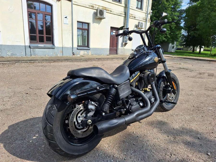 Black Harley-Davidson Dyna Street Bob 2010 in Radviliskis, with an engine capacity of 1.69 L and mileage of 7 thousand km for 7000 €, photo 4 on AUTOMOTO.COM.LV