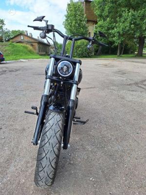 Black Harley-Davidson Dyna Street Bob 2010 in Radviliskis, with an engine capacity of 1.69 L and mileage of 7 thousand km for 7000 €, photo 5 on AUTOMOTO.COM.LV